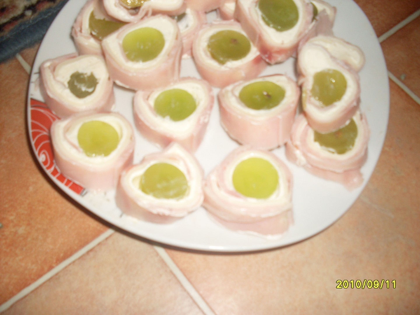 Sýrová roláda s hroznovým vínem recept - TopRecepty.cz