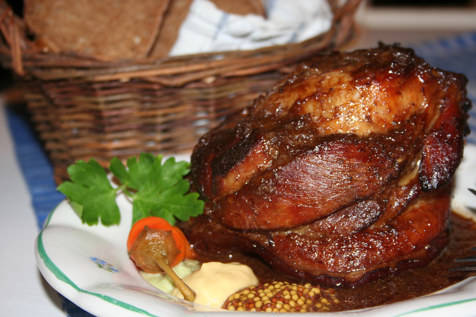 Marinované koleno podle Elišky Přemyslovny recept - TopRecepty.cz