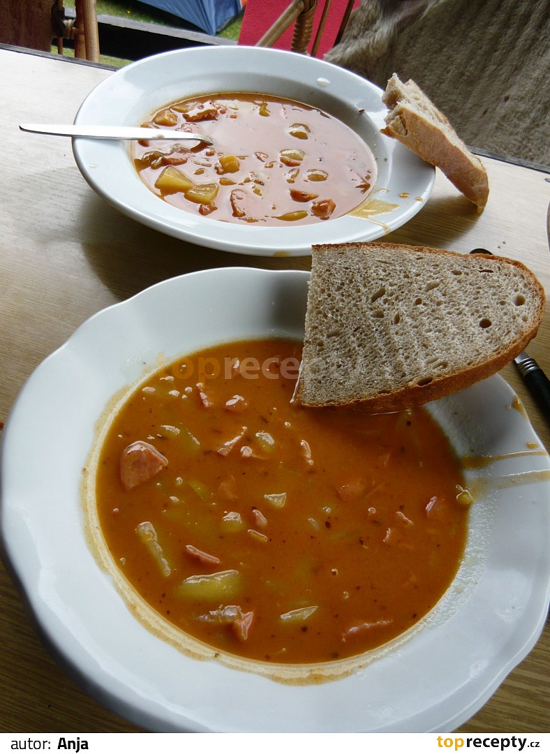 Bramborový guláš recept - TopRecepty.cz