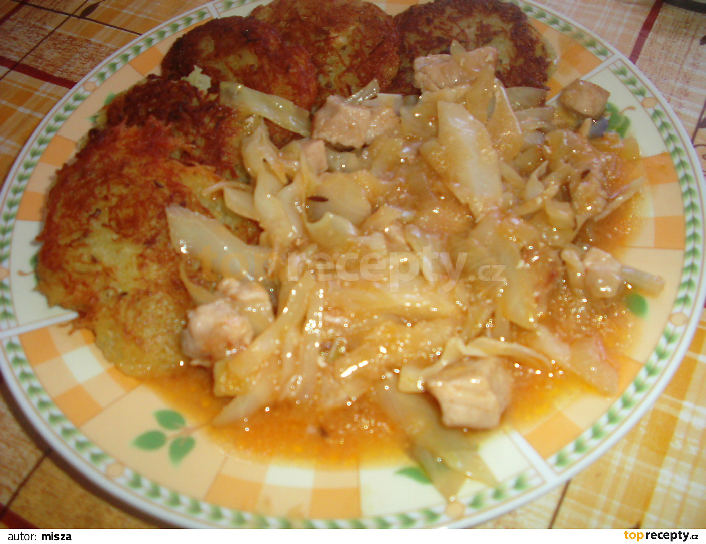 Dušené hlávkové zelí s vepřovým masem recept - TopRecepty.cz
