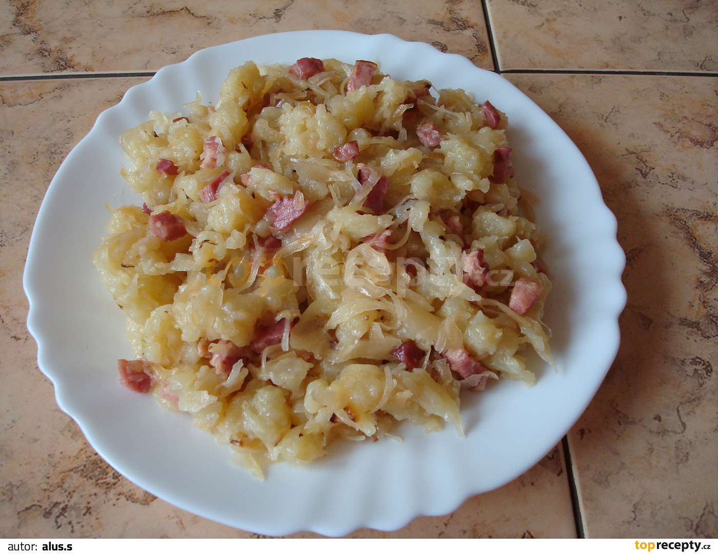 Halušky s kysaným zelím recept - TopRecepty.cz