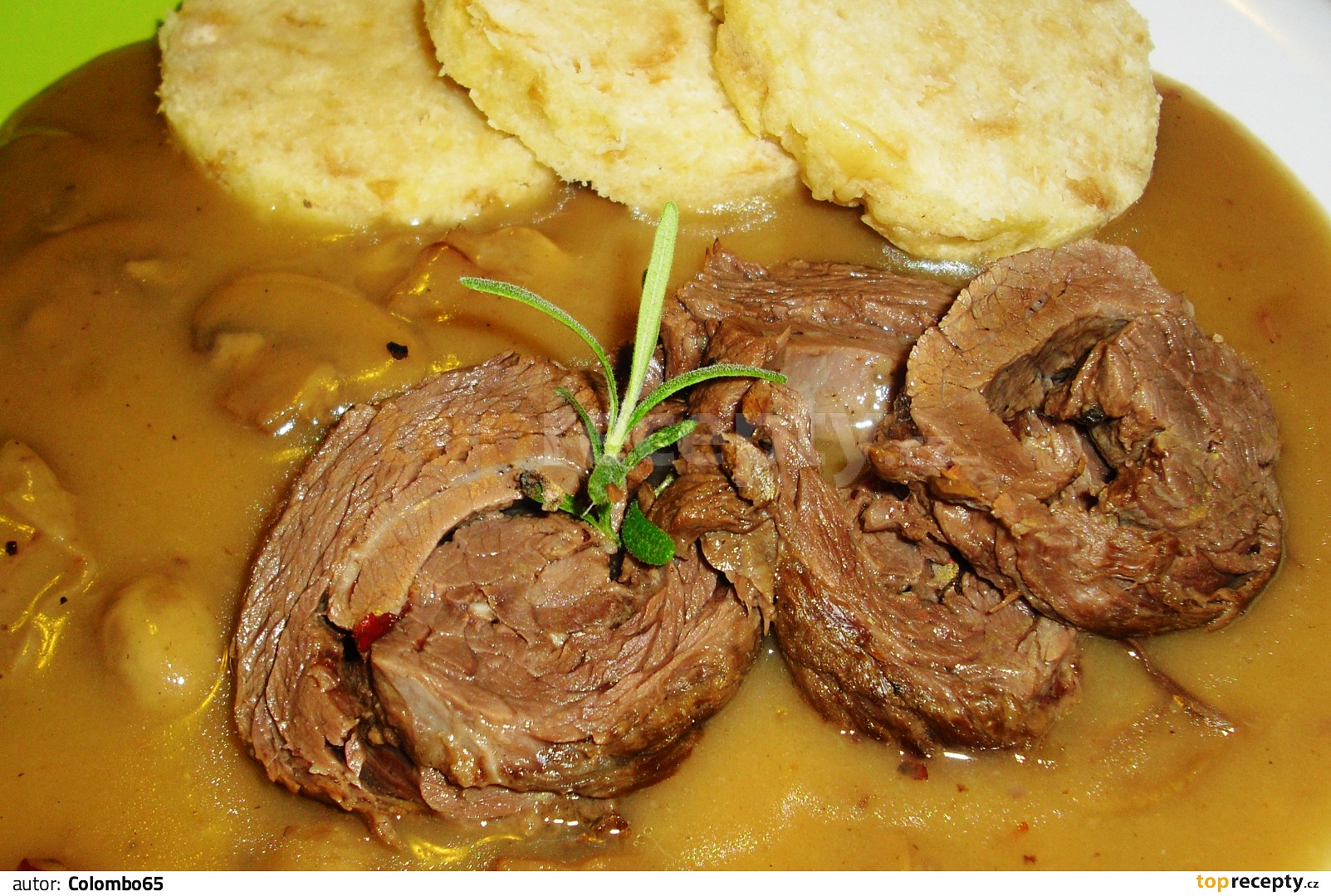 Hovězí pupek na žampionech recept - TopRecepty.cz