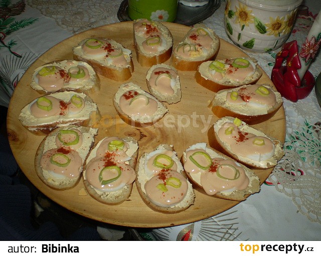 Jarní obložené chlebíčky recept - TopRecepty.cz