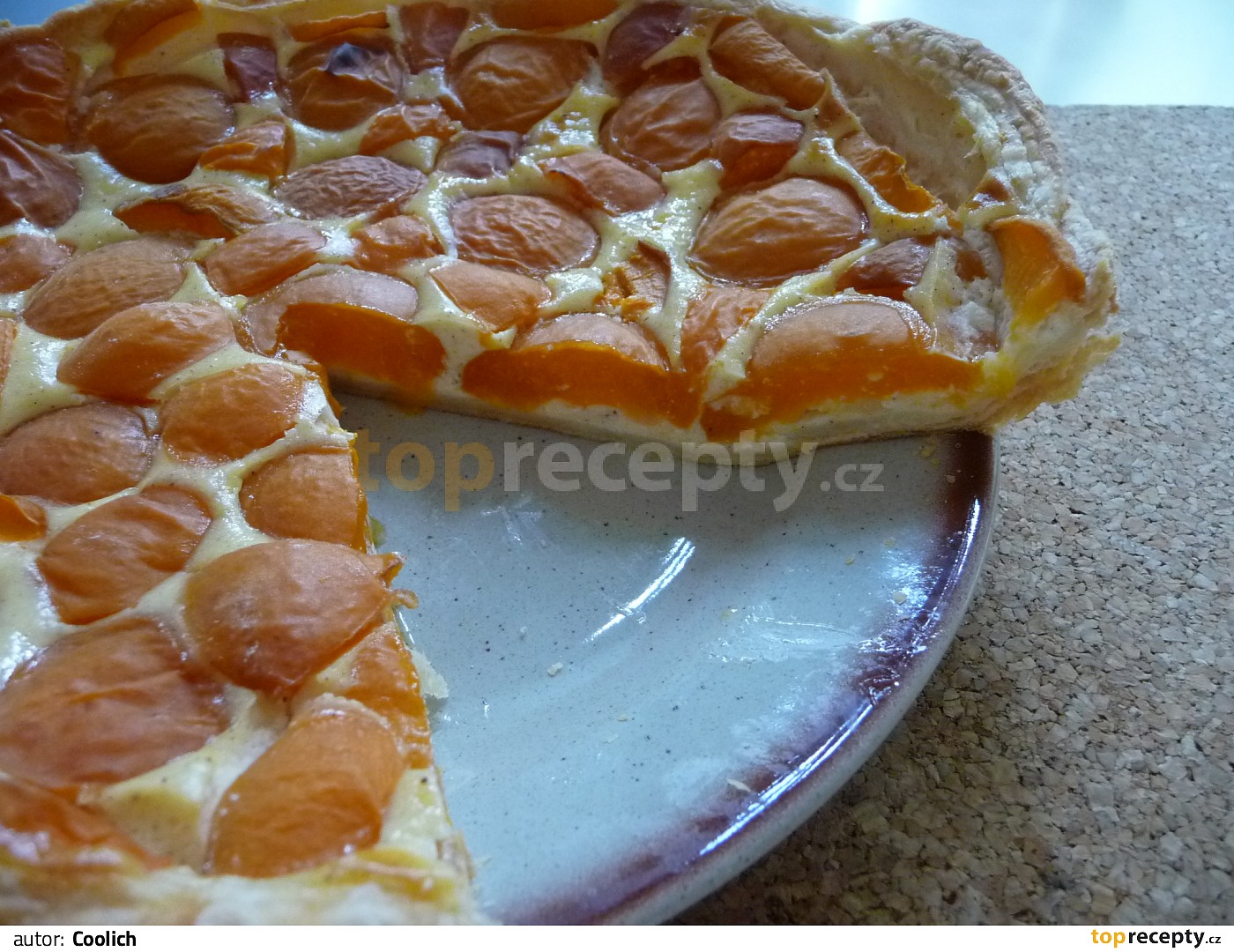 Jednoduchý meruňkový koláč z listového těsta recept - TopRecepty.cz