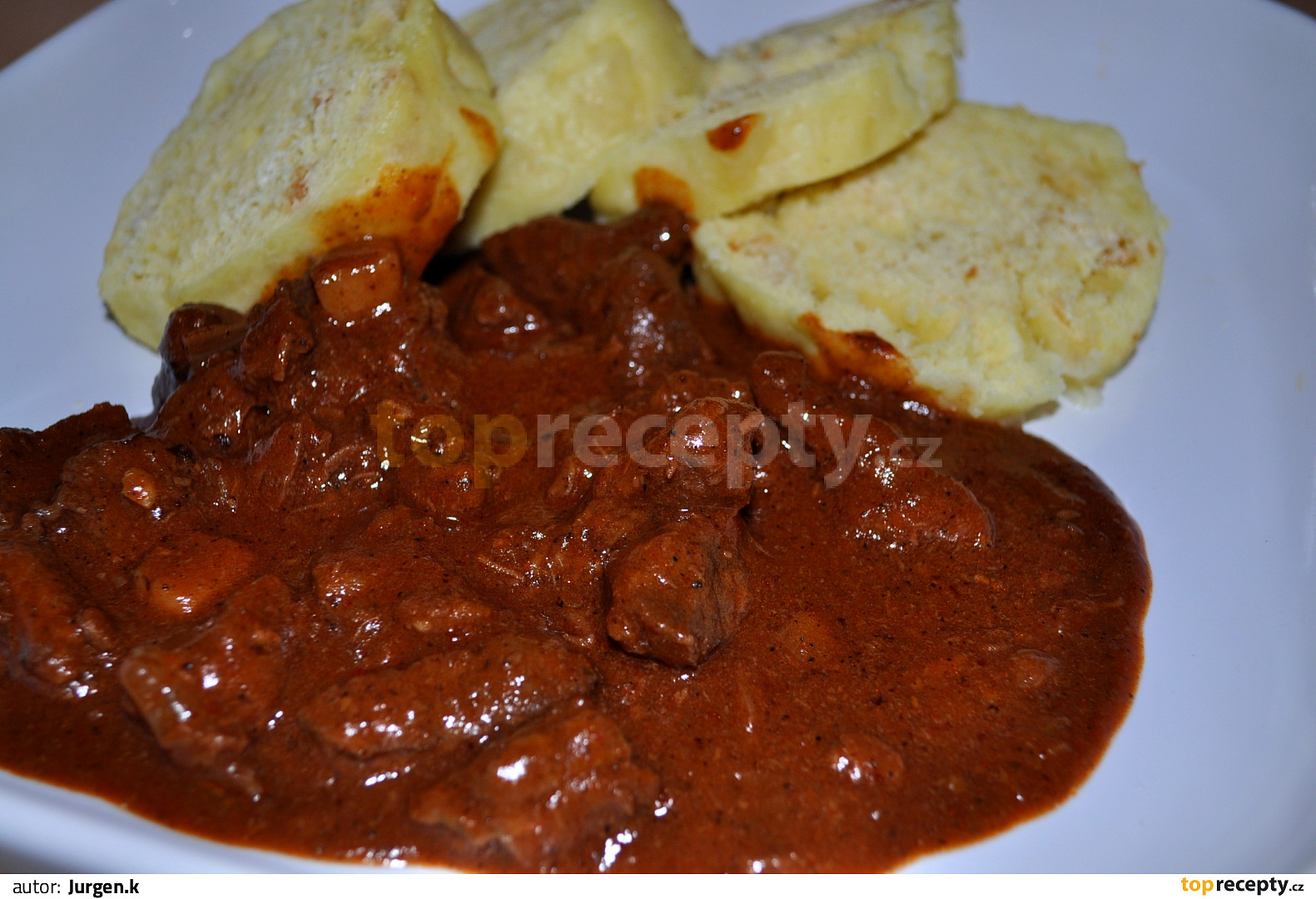 Jelení guláš podle Jirky recept - TopRecepty.cz