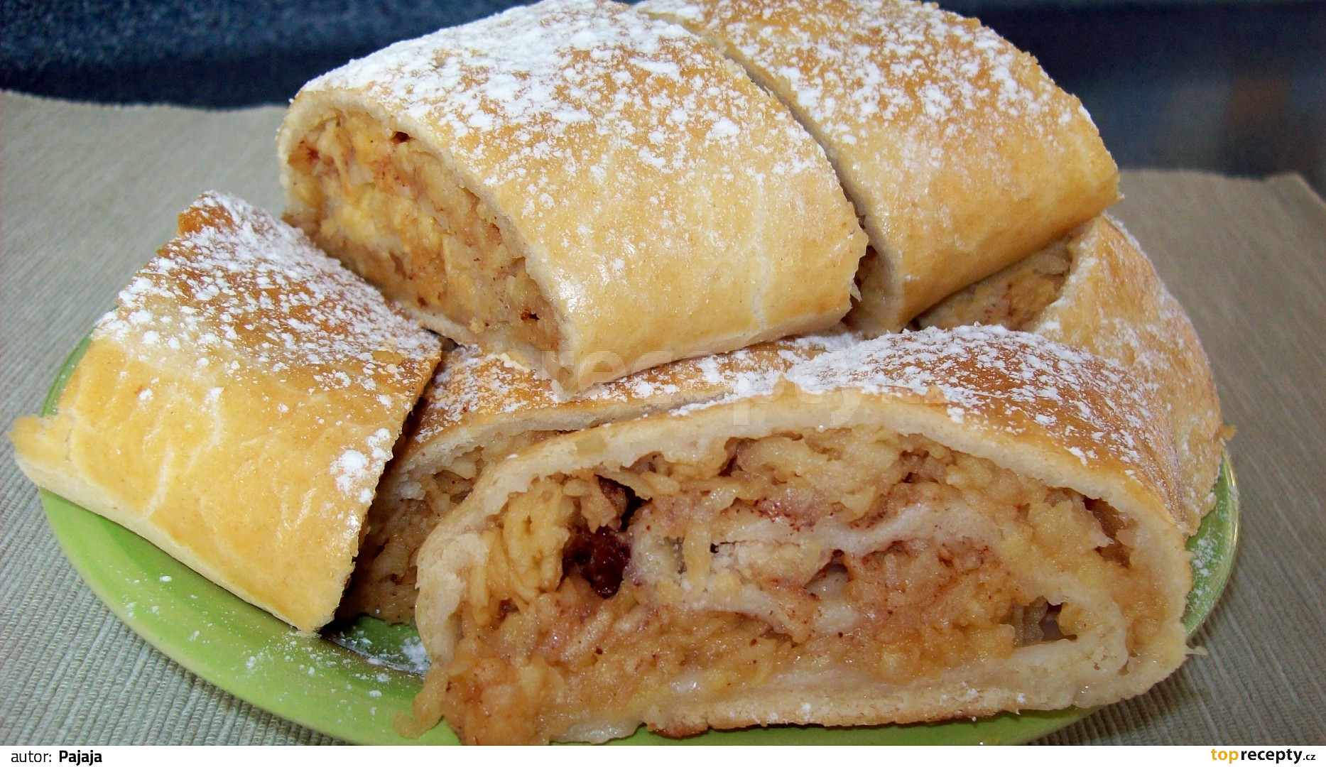 Jablečný závin bez kynutí recept - TopRecepty.cz