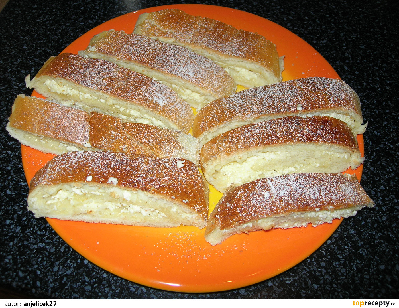 Kynutý tvarohový závin recept - TopRecepty.cz