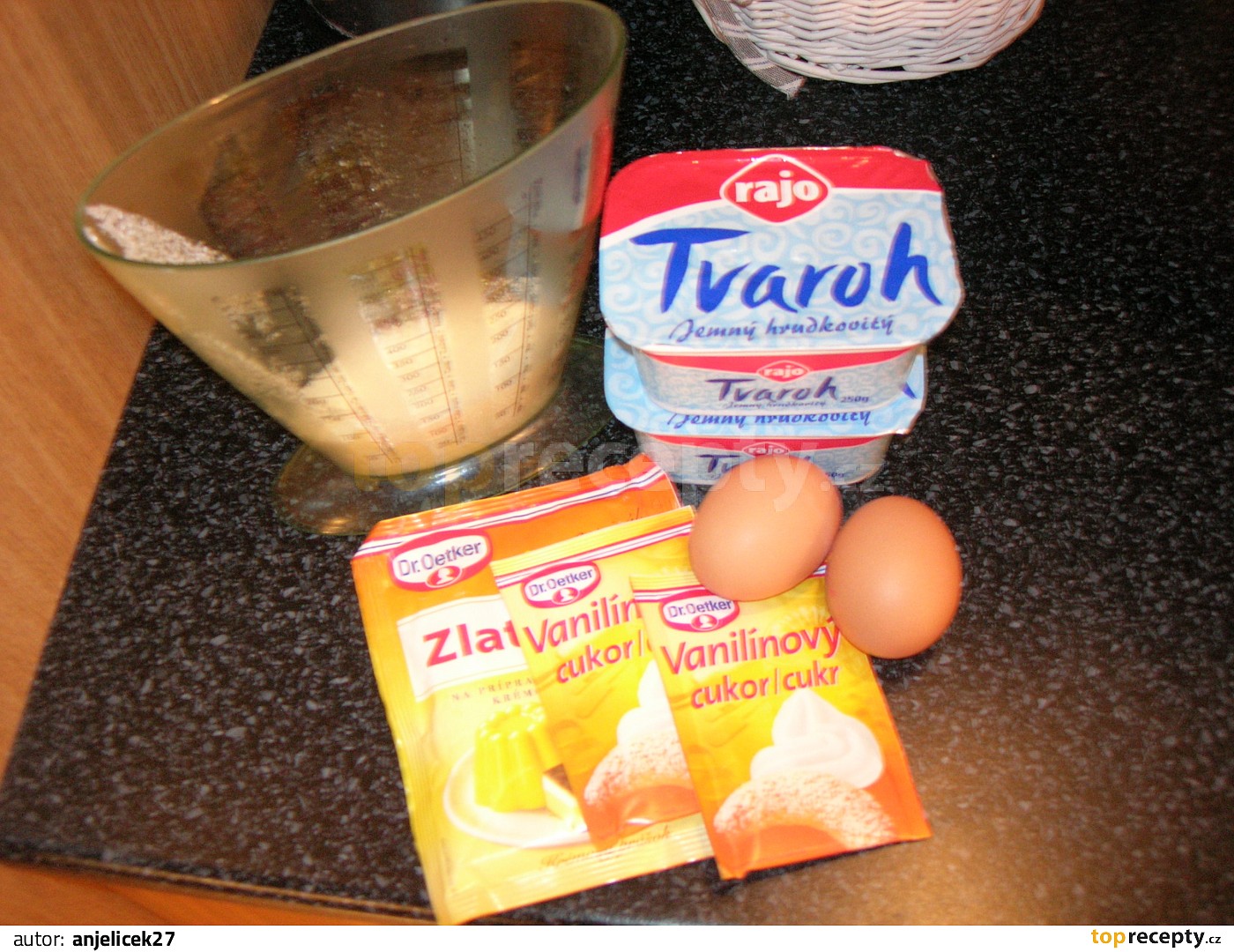 Kynutý tvarohový závin recept - TopRecepty.cz