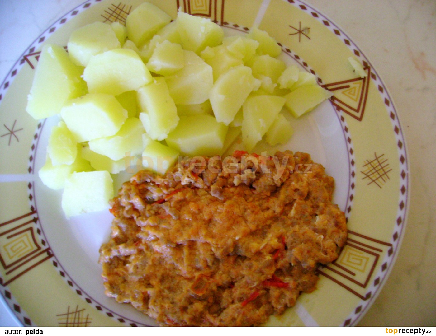 Mleté maso dušené s rajčatya vejci recept - TopRecepty.cz