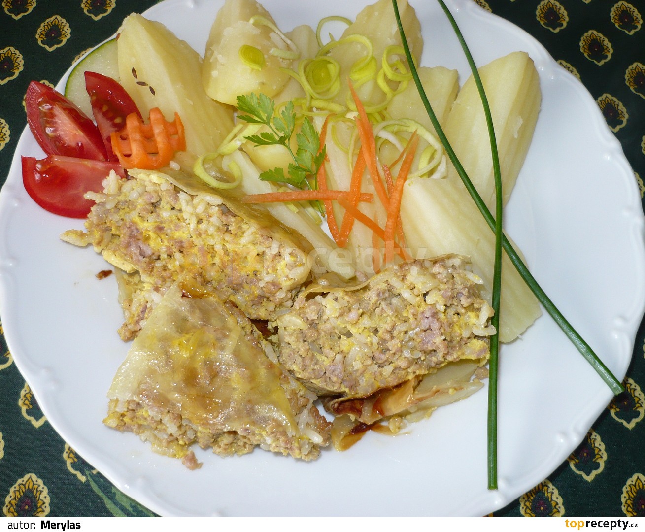 Mleté maso v zelných listech recept - TopRecepty.cz
