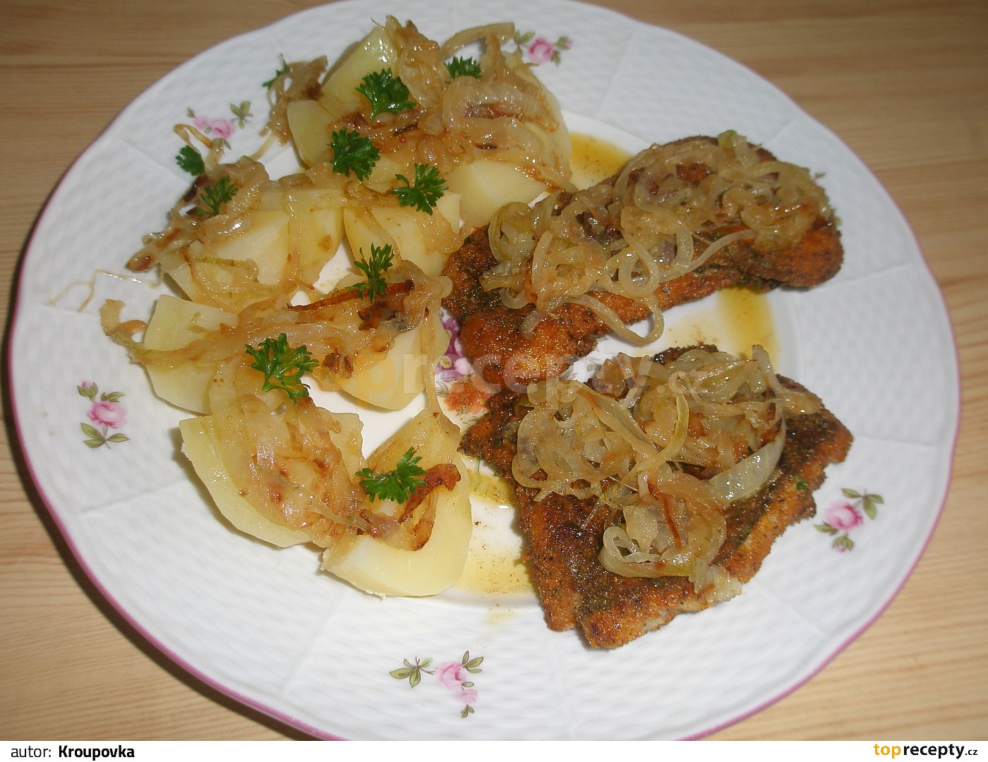 Mořská štika s máslovou cibulí recept - TopRecepty.cz