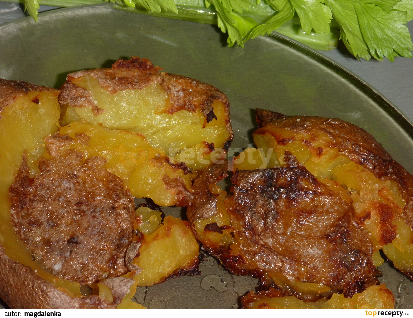 Pečené vařené brambory recept - TopRecepty.cz