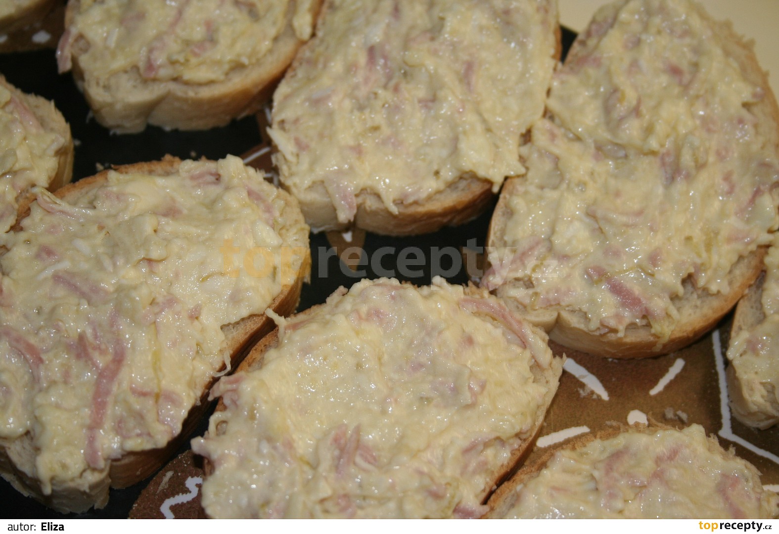 Pomazánka na obložené chlebíčky z vařených brambor recept - TopRecepty.cz