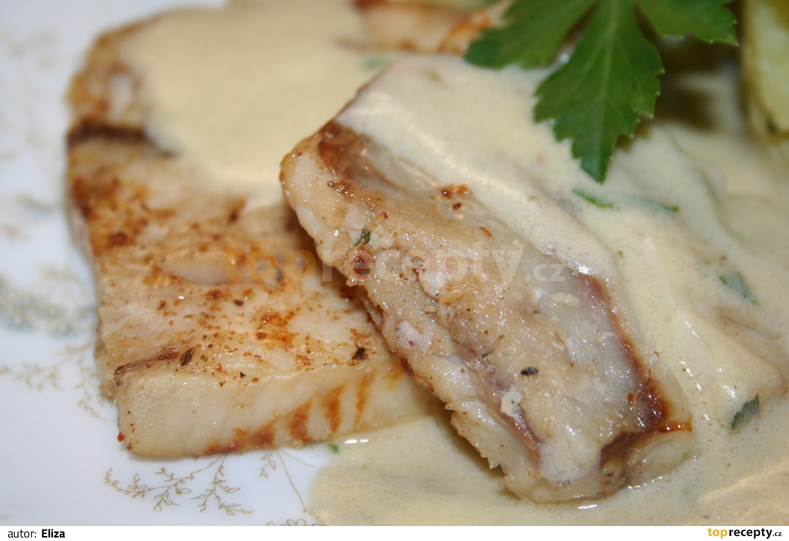 Rybí filé s máslovou omáčkou recept - TopRecepty.cz