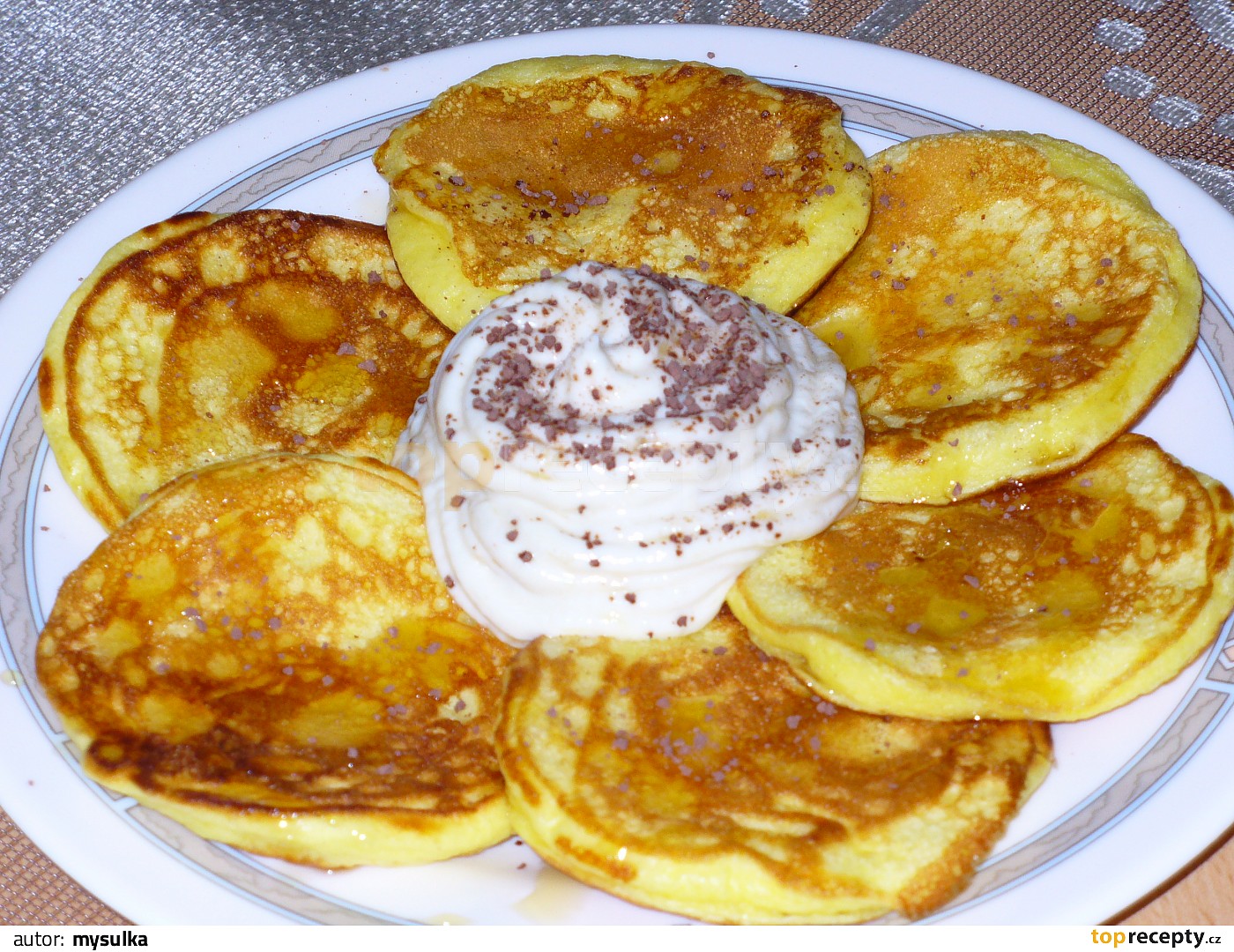 Rychlé jogurtové lívanečky recept - TopRecepty.cz