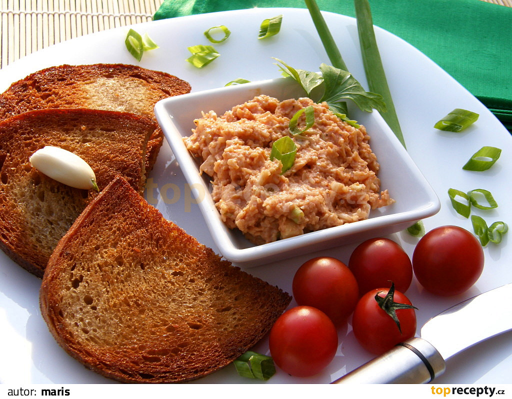 Sýrová pomazánka na topinky a la tatarák recept - TopRecepty.cz