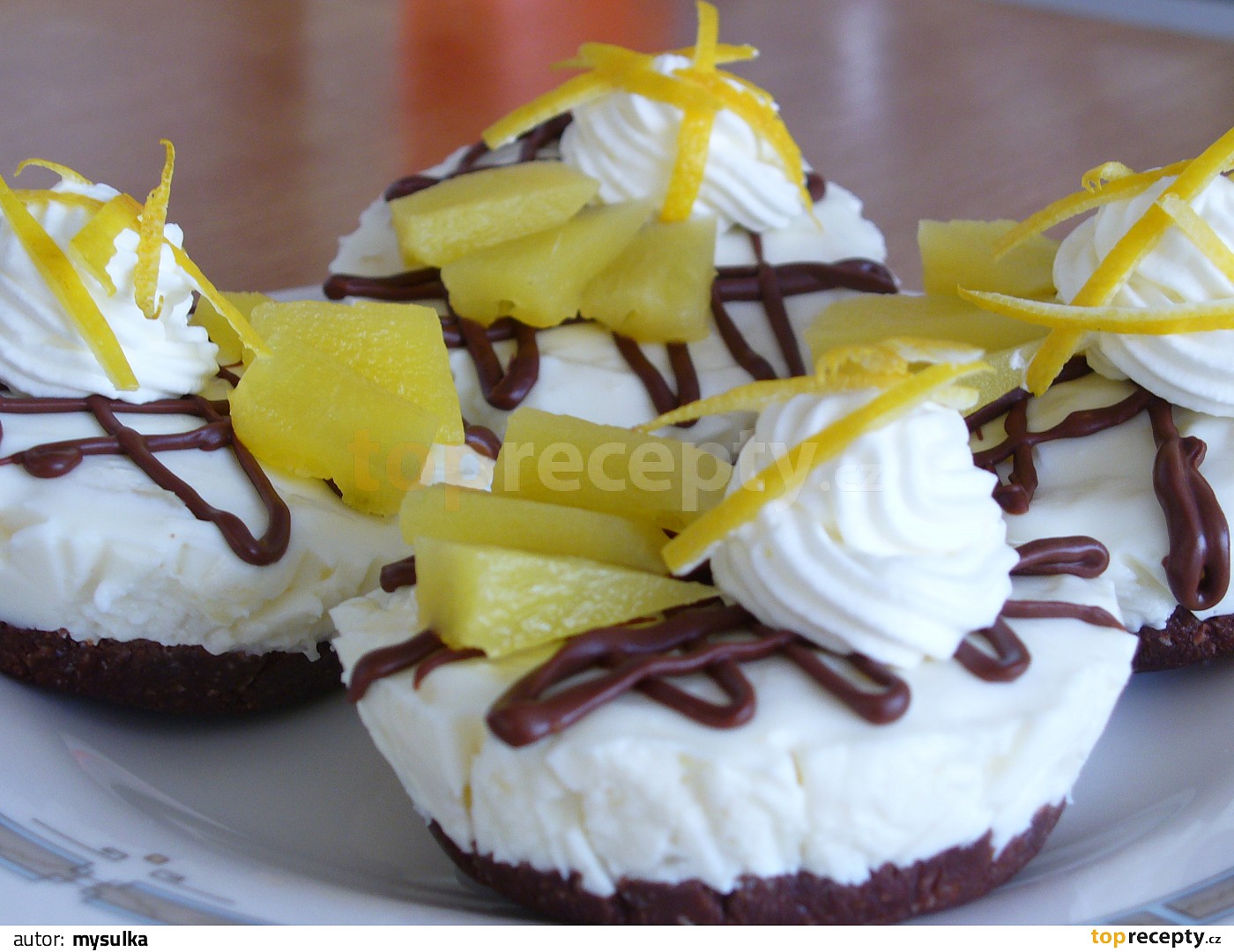 Tvarohové nepečené mufiny s ananasem recept - TopRecepty.cz