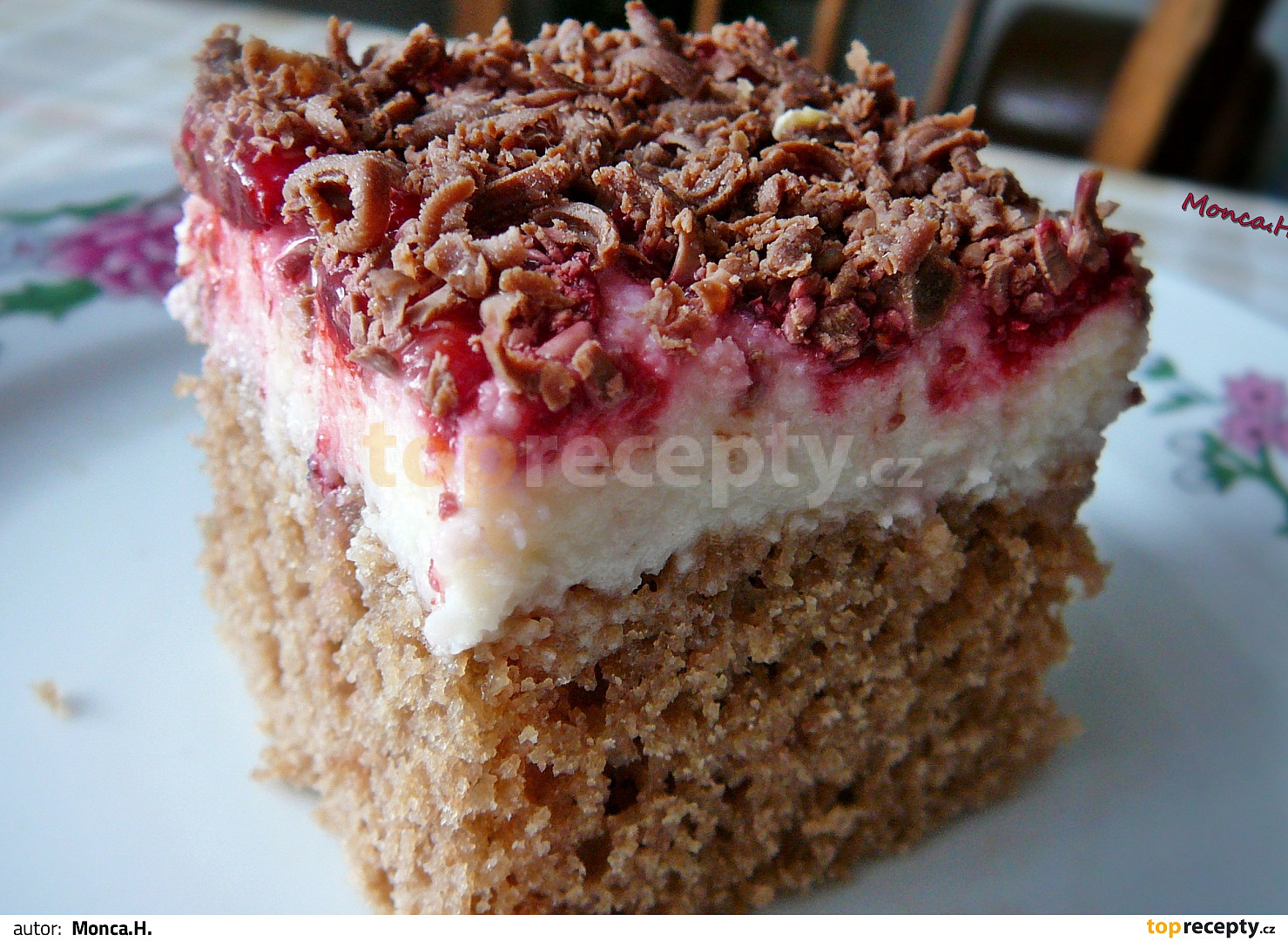 Úžasná jahodová buchta recept - TopRecepty.cz