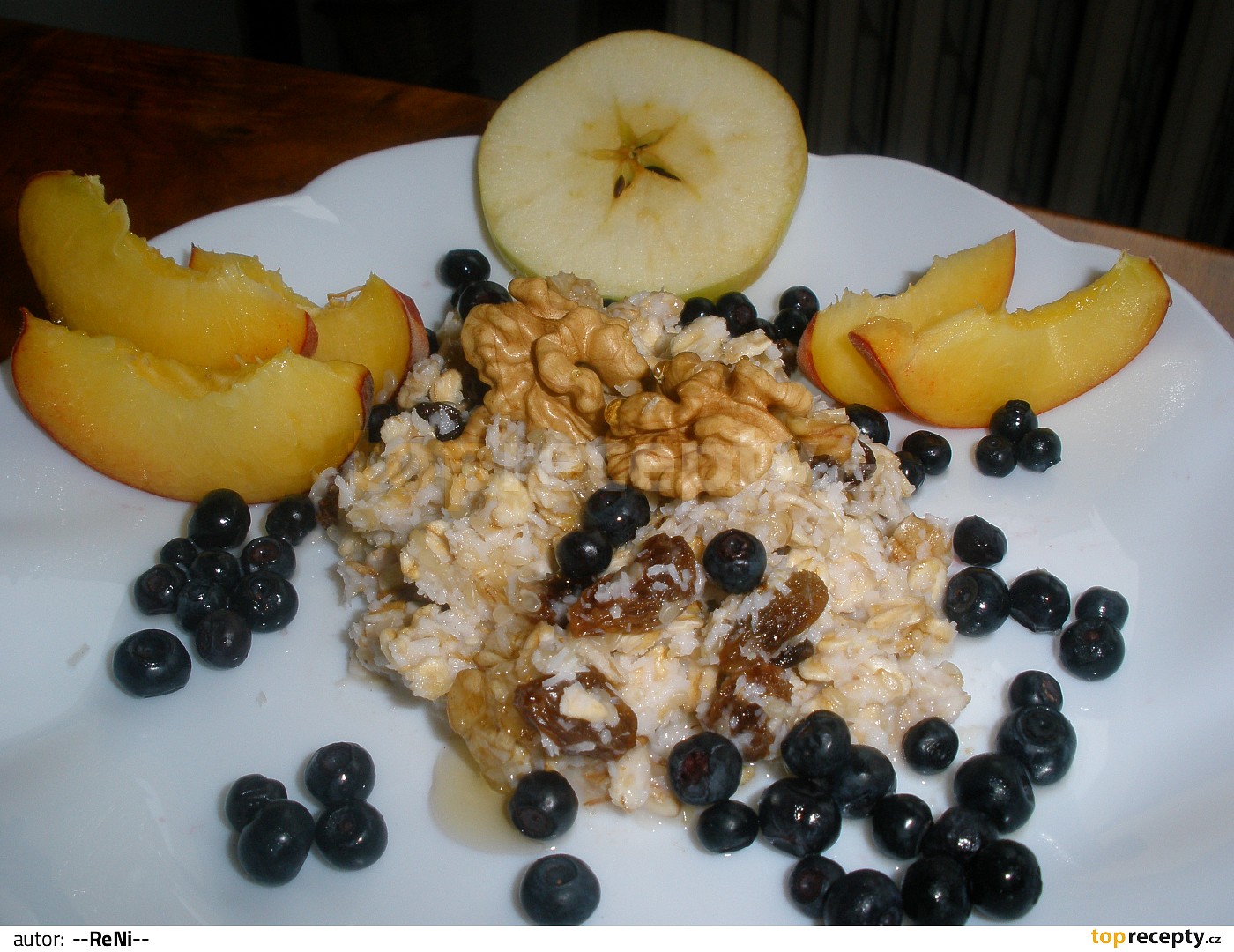 Zdravé müsli s ovocem recept - TopRecepty.cz