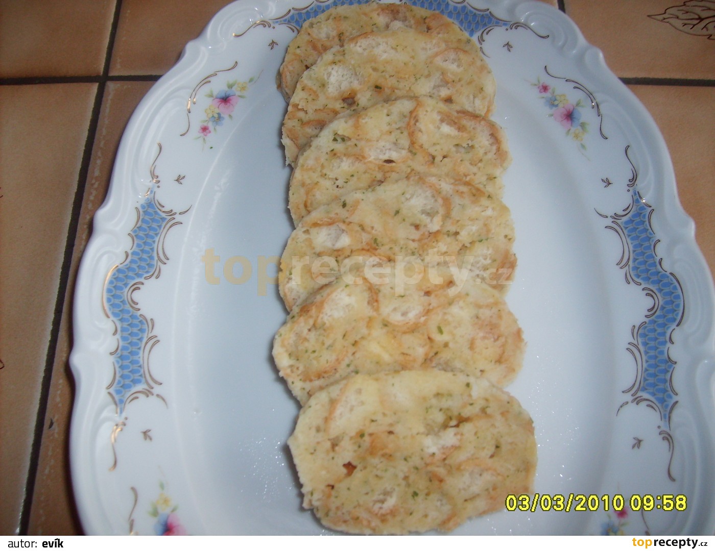 Žemlový knedlík recept - TopRecepty.cz