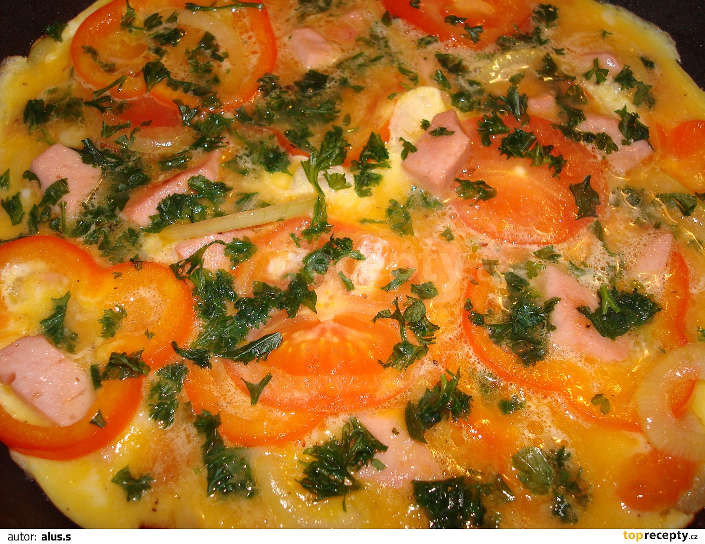 Vaječná omeleta se salámem recept - TopRecepty.cz