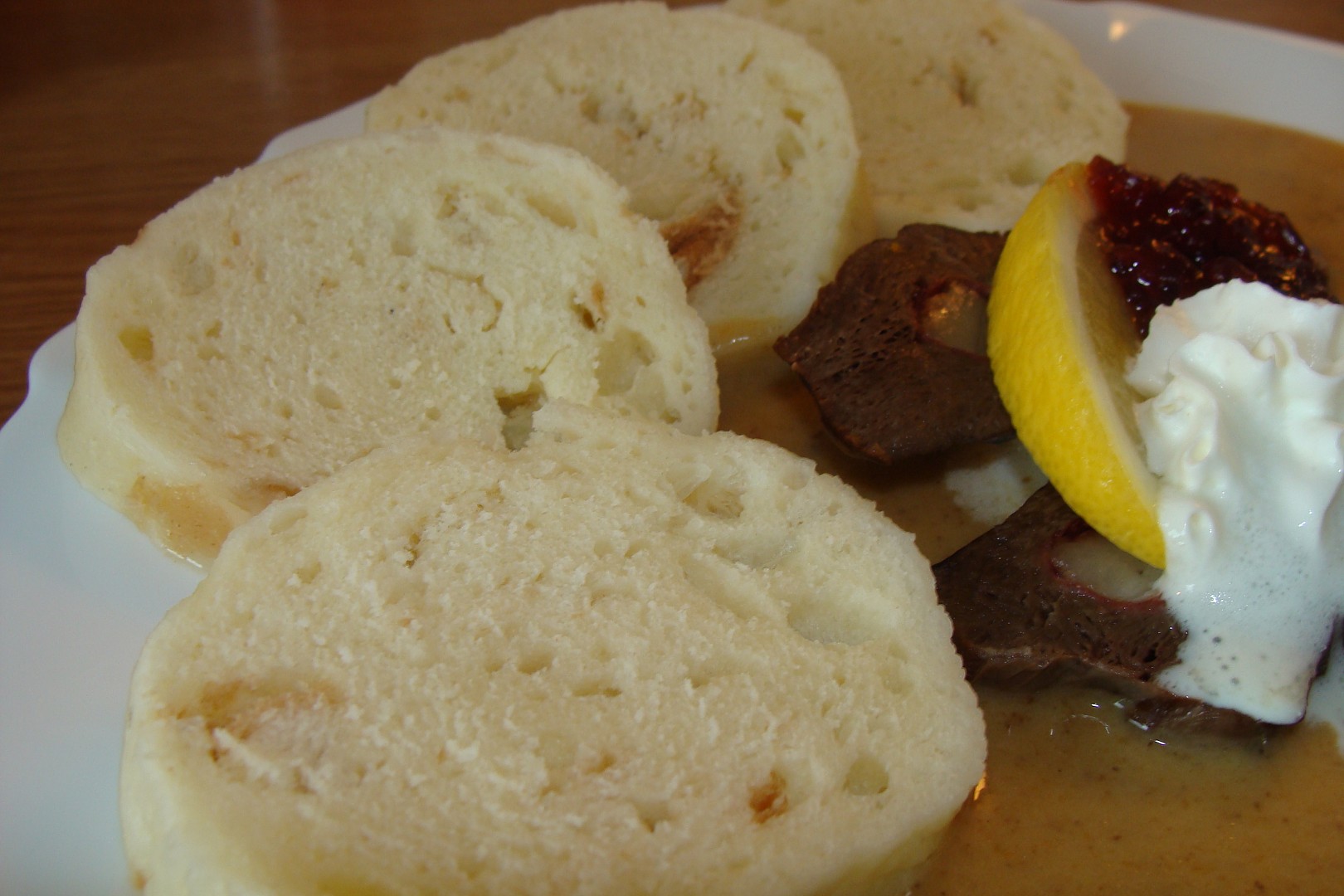 Jemné domácí houskové knedlíky recept - TopRecepty.cz