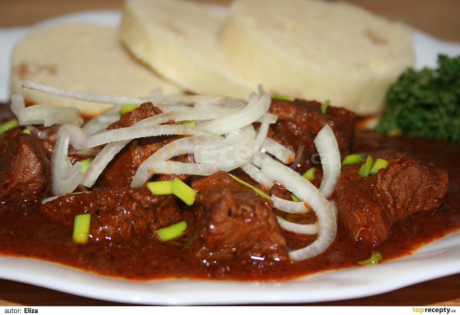 Klasický hospodský guláš (vídeňský) recept - TopRecepty.cz