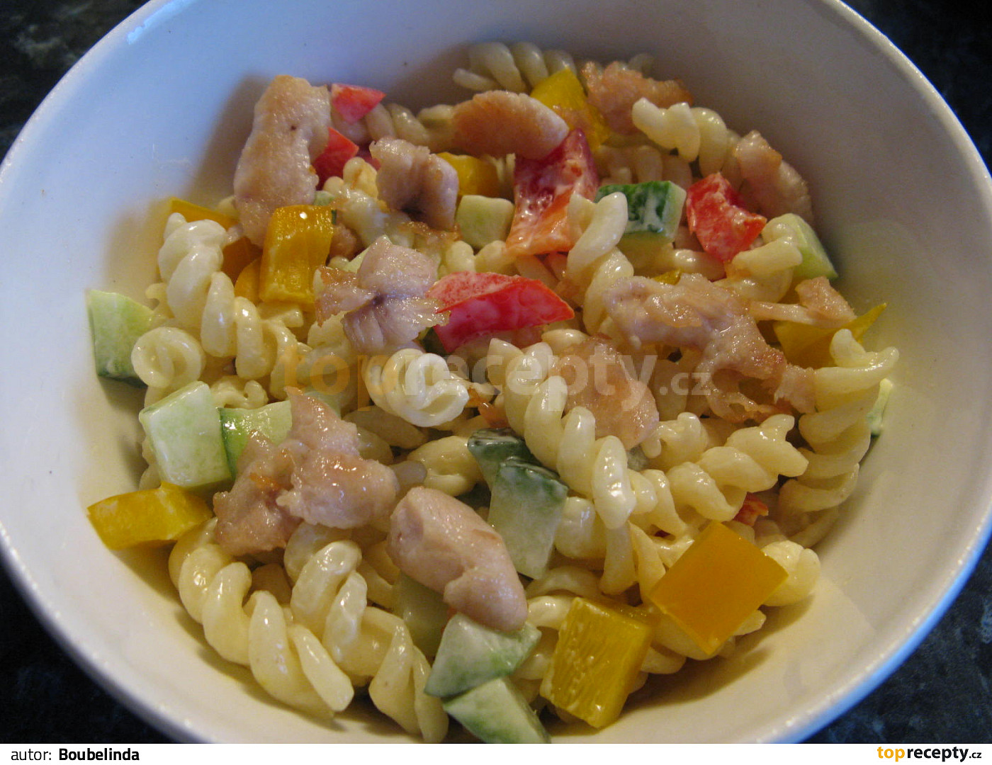 Těstovinový salát s kuřecím masem recept - TopRecepty.cz