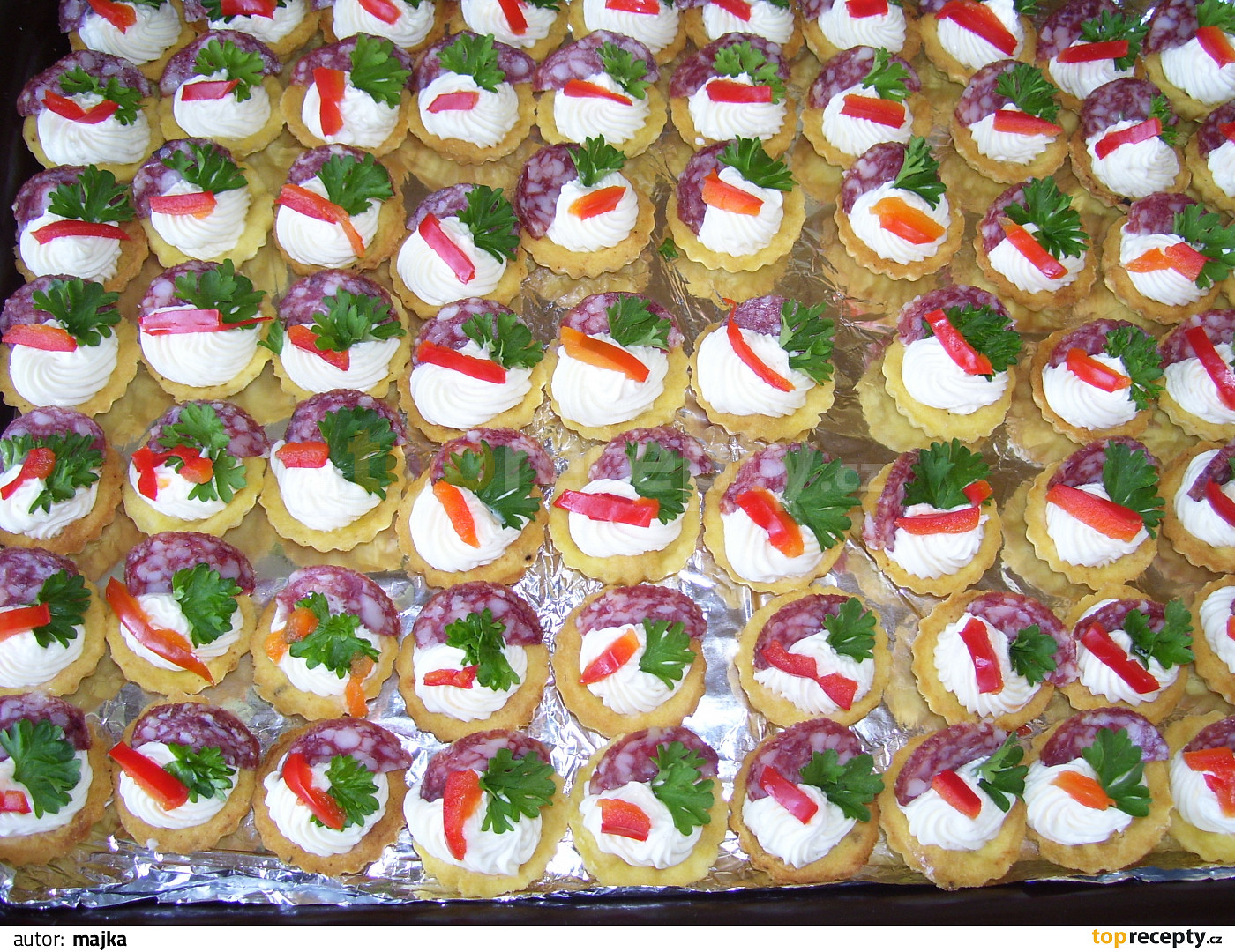 Plněné slané košíčky recept - TopRecepty.cz