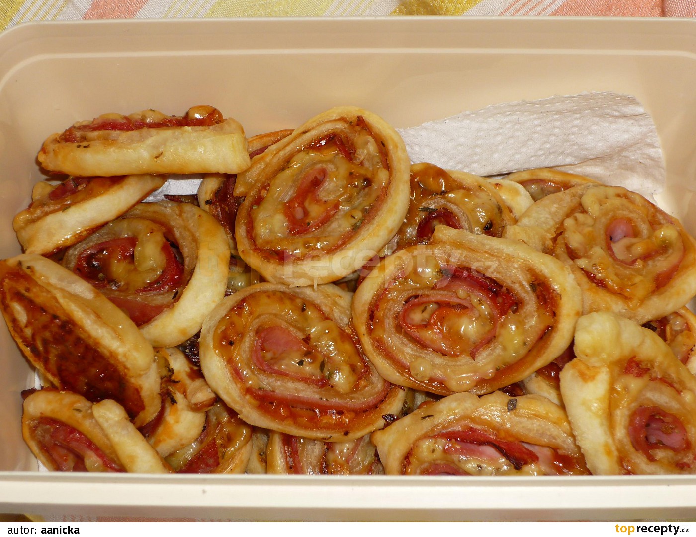 Šneky z listového těsta recept - TopRecepty.cz