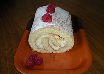 Nadýchaná piškotová roláda recept - TopRecepty.cz