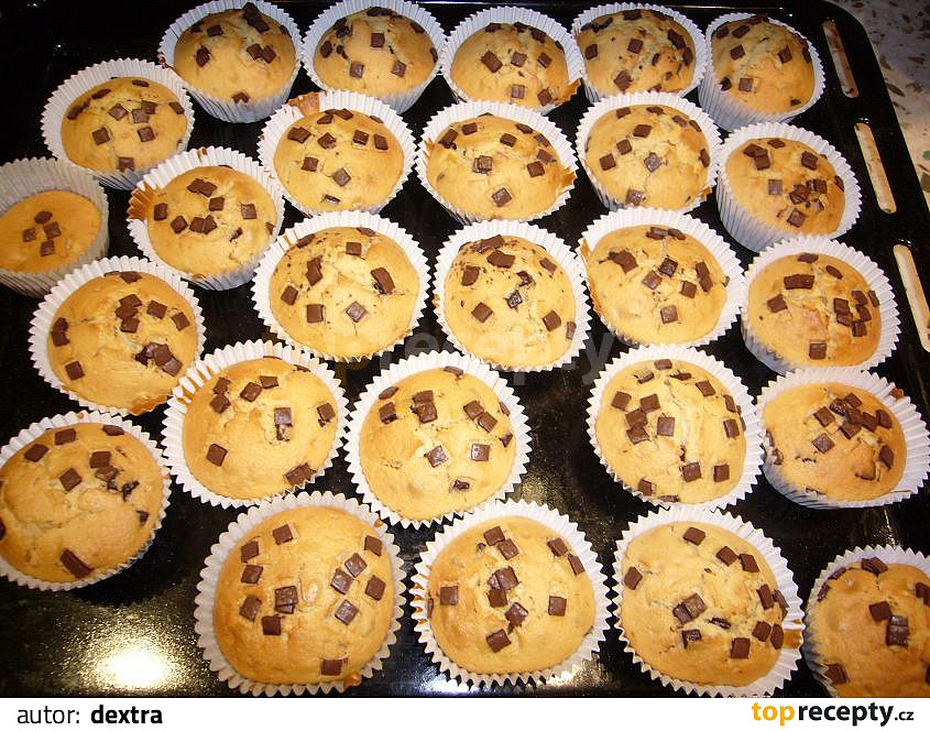 Recept na rychlé muffiny s kousky čokolády - TopRecepty.cz
