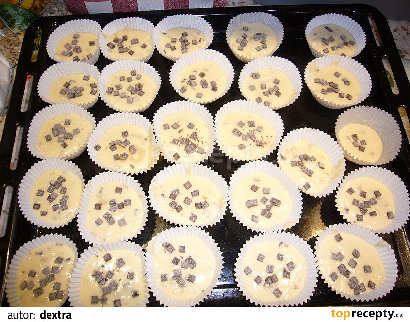 Recept na rychlé muffiny s kousky čokolády - TopRecepty.cz