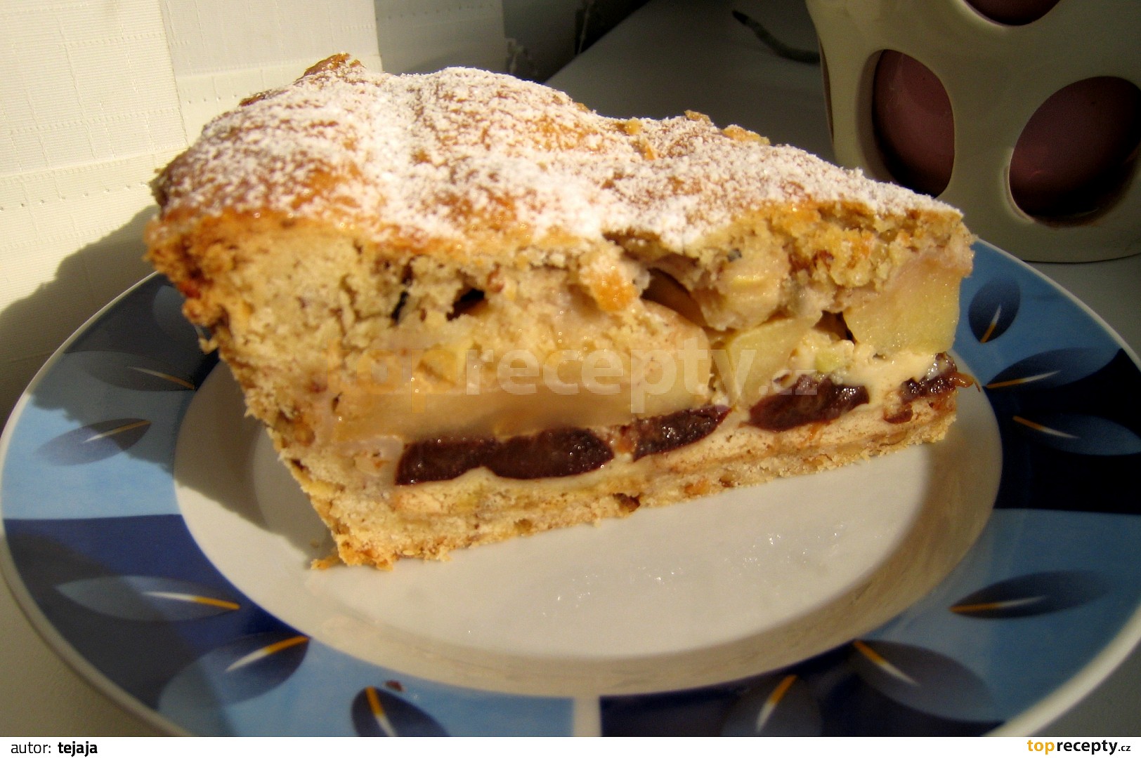 Švestkovo-jablkový koláč recept - TopRecepty.cz