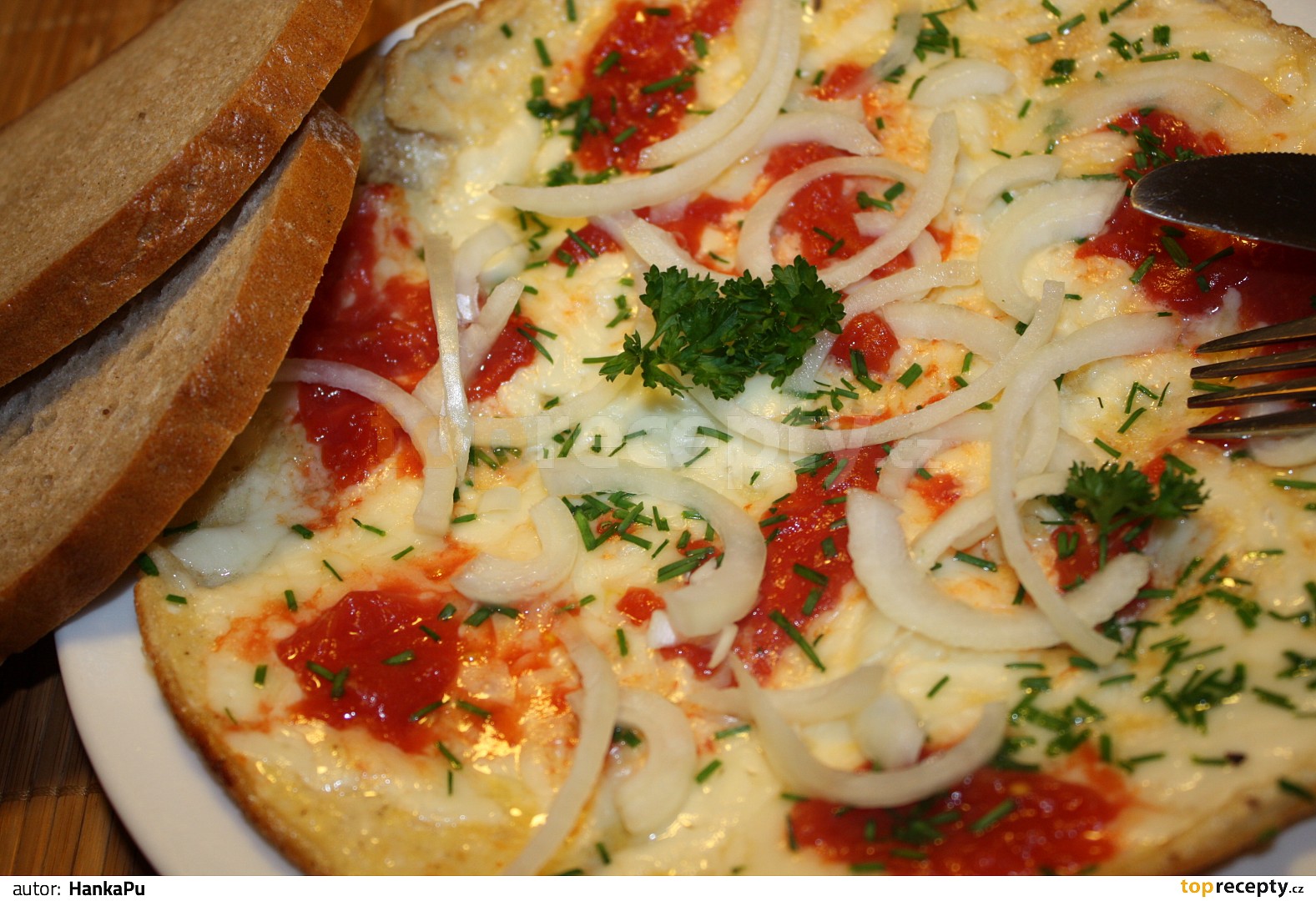 Vaječná omeleta se sýrem recept - TopRecepty.cz