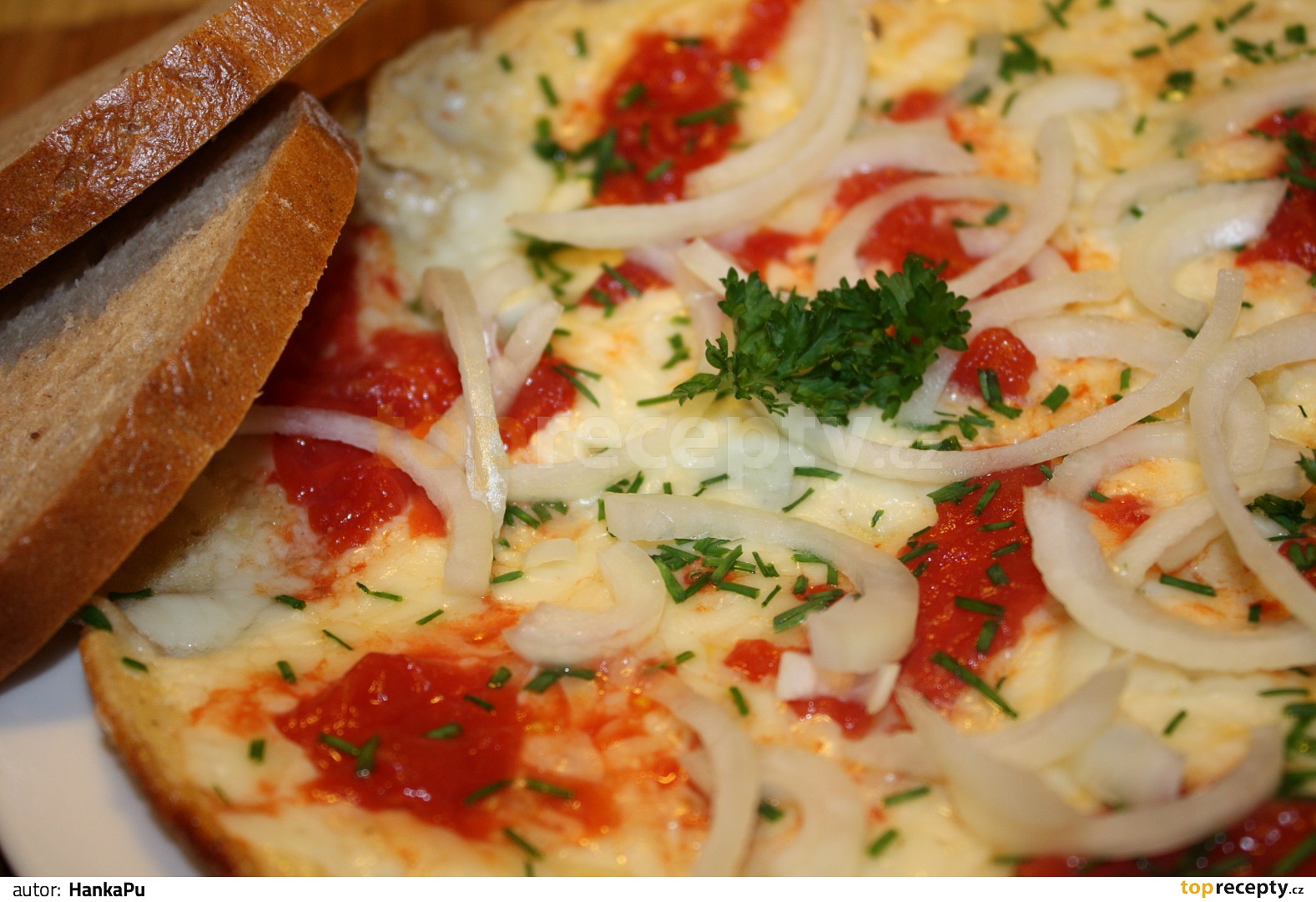 Vaječná omeleta se sýrem recept - TopRecepty.cz