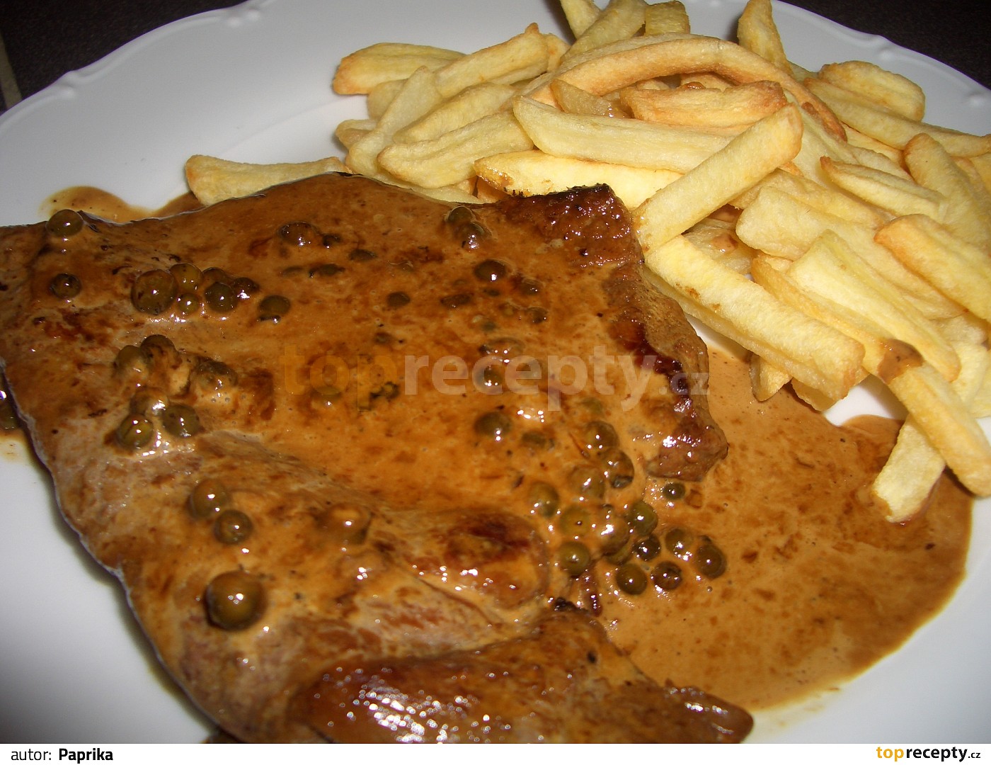 Biftek na zeleném pepři recept - TopRecepty.cz