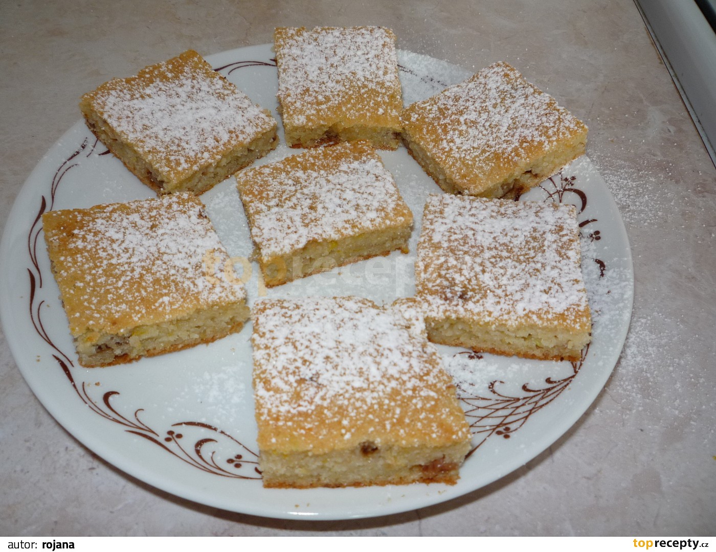 Hrnková buchta z cukety recept - TopRecepty.cz