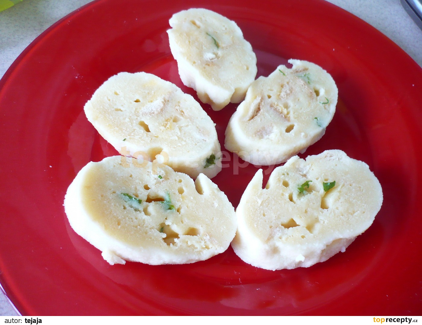 Jemný houskový knedlík recept - TopRecepty.cz