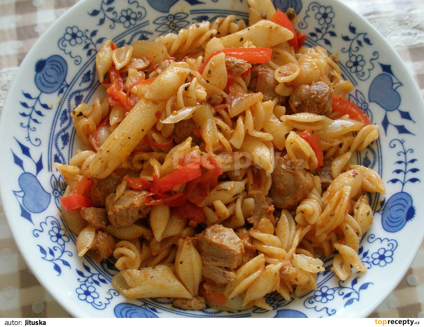 Sojové maso s těstovinami recept - TopRecepty.cz