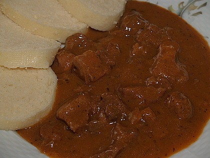 Jelení guláš - TopRecepty.cz