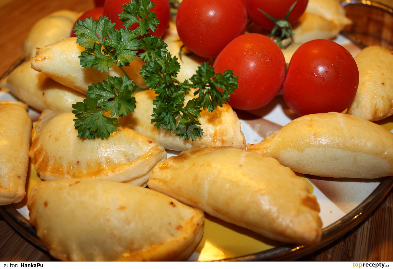 Slané tvarohové pečivo s uzeným masem recept - TopRecepty.cz