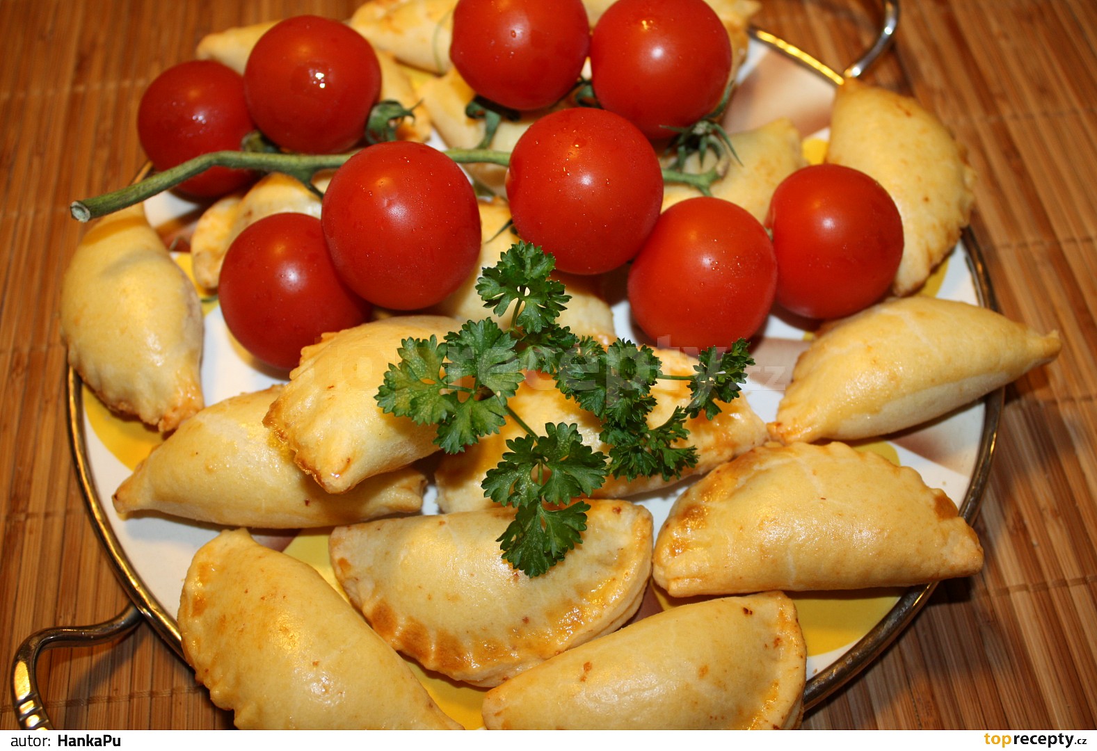 Slané tvarohové pečivo s uzeným masem recept - TopRecepty.cz