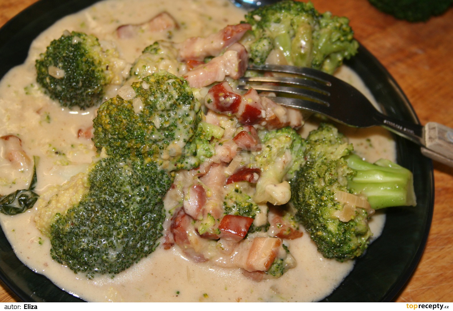 Brokolice v husté smetanové omáčce recept - TopRecepty.cz