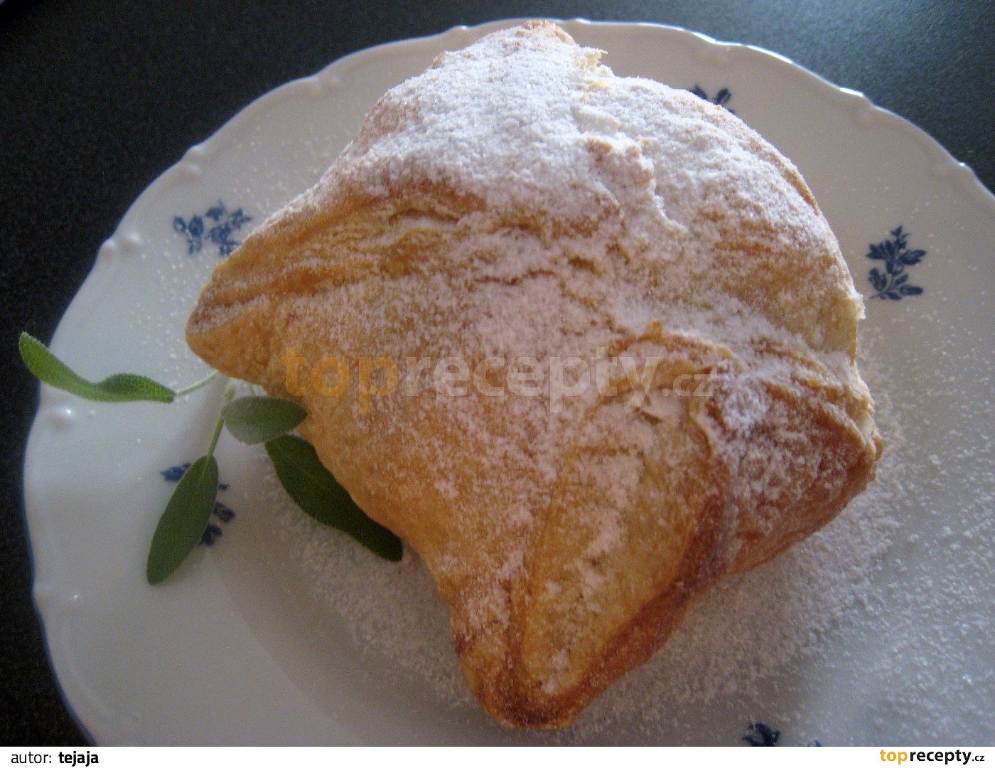 Broskve v lístovém těste recept - TopRecepty.cz