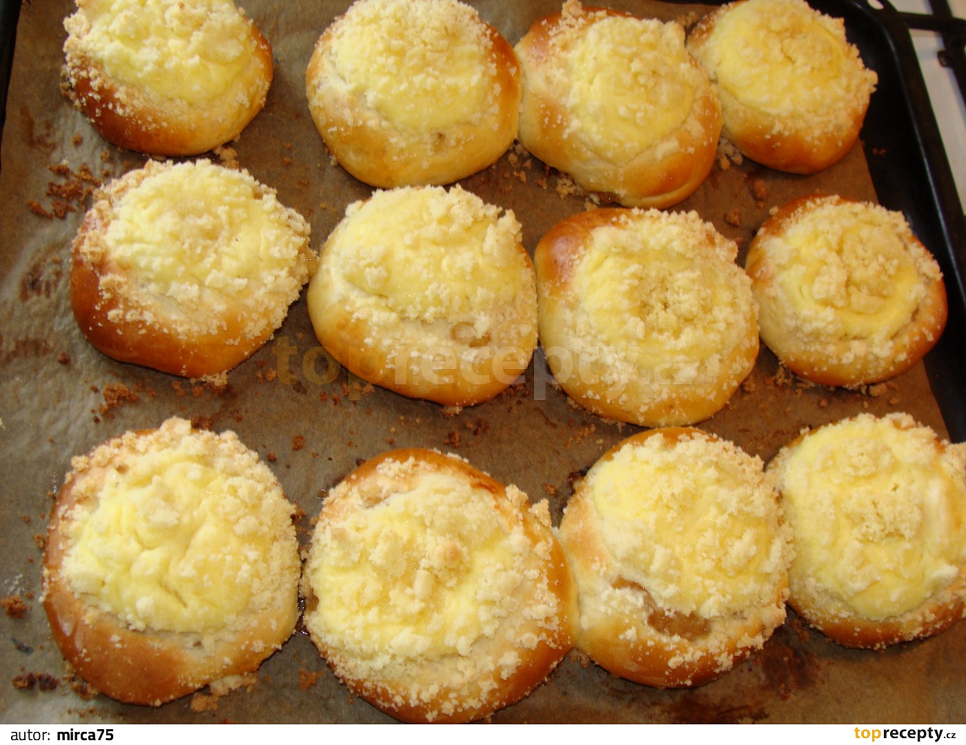 Posvícenské koláče z jemného těsta (těsto nejen na koláče) recept ...