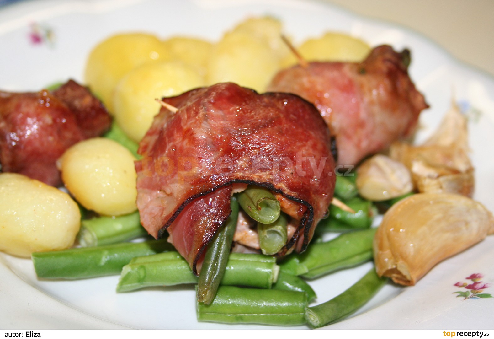 Závitky z panenky ve slaninovém župánku recept - TopRecepty.cz