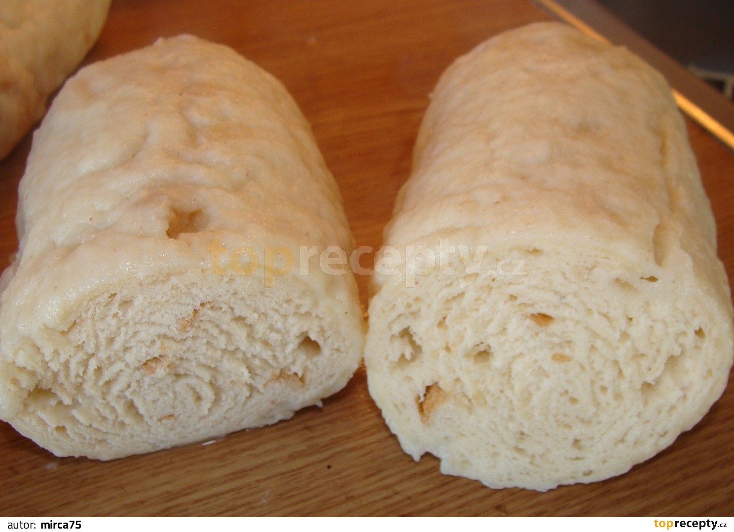 Houskový knedlík recept - TopRecepty.cz