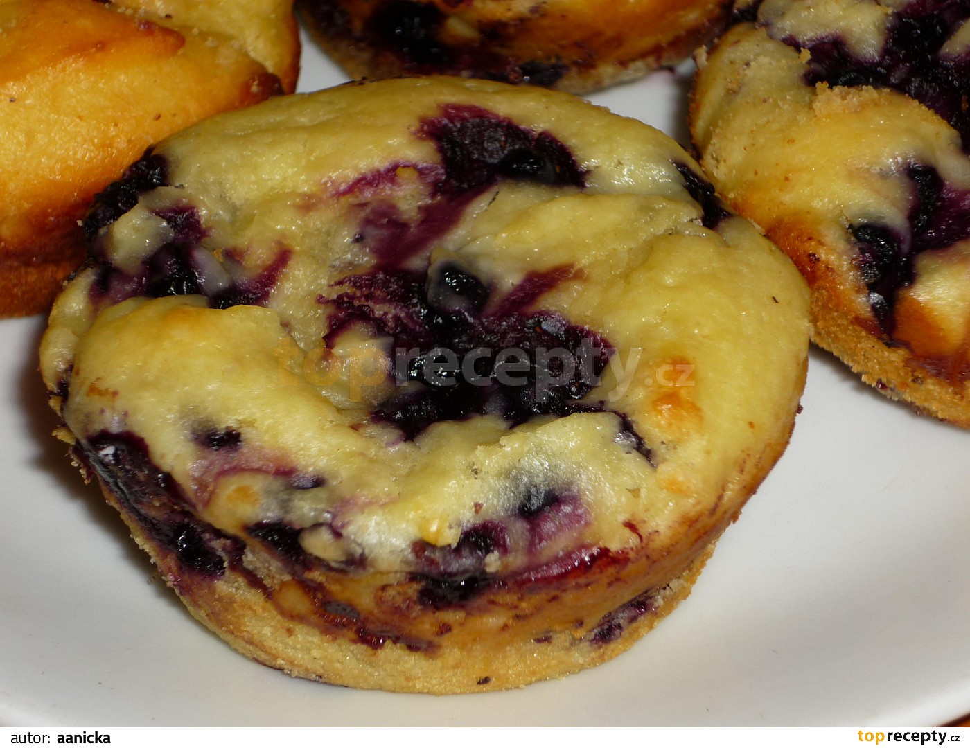 Tvarohové muffiny s ovocem recept - TopRecepty.cz