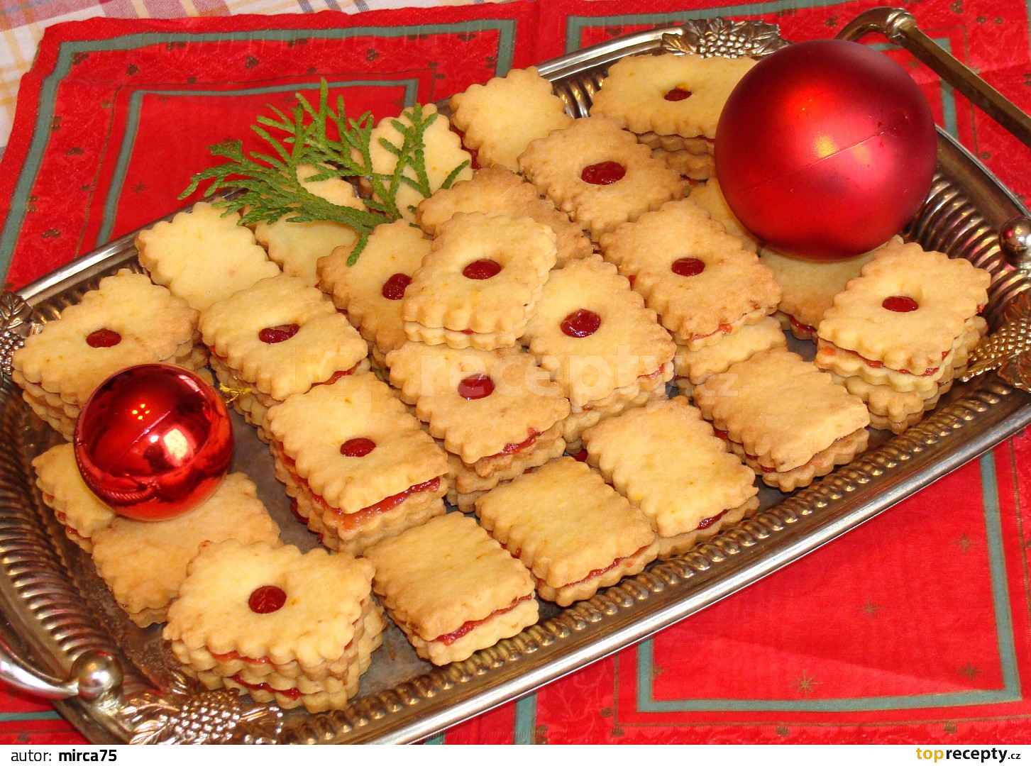 Linecké keksy recept - TopRecepty.cz